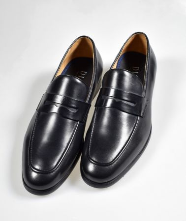Buy the sleek Digel moccasin in black color of the new ceremony collection