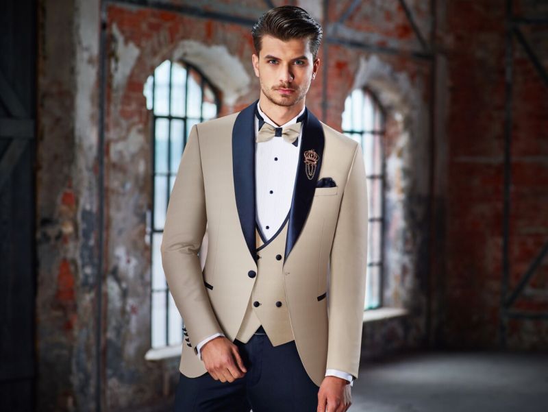 Smoking beige da sposo Baggi slim fit completo di gilet e papillon ...